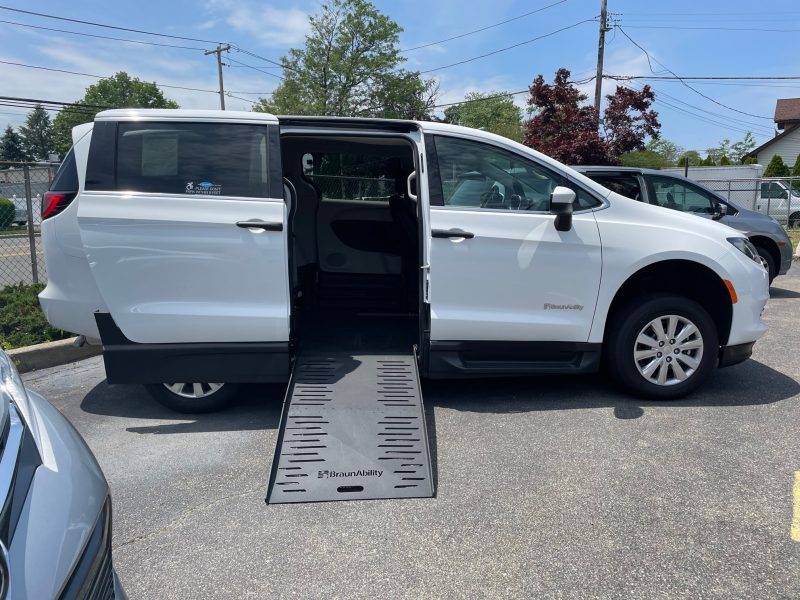 Handicap Accessible Minivans | Bussani Mobility